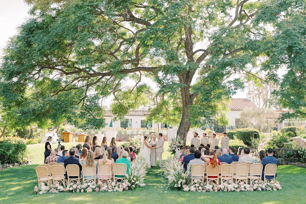Live Guest Portraits: A Unique Wedding Experience